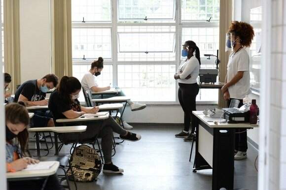 Gabaritos do segundo dia de provas do vestibular da UFRGS são ...